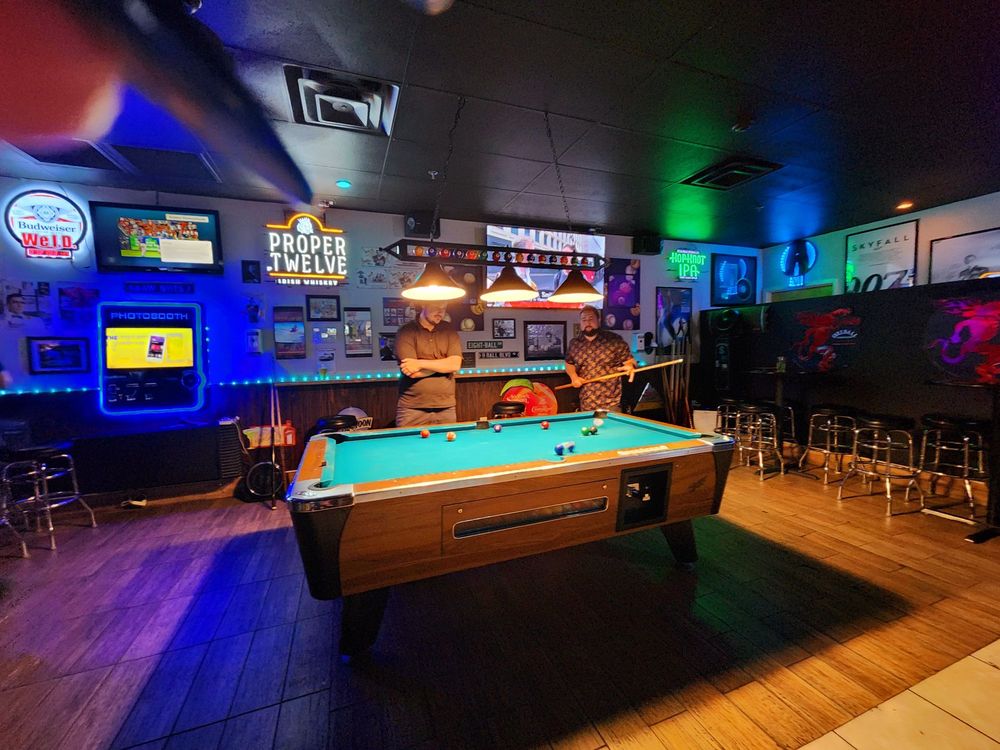 THE 007 PUB - Updated August 2025 - 102 Photos & 58 Reviews - 4330 W ...