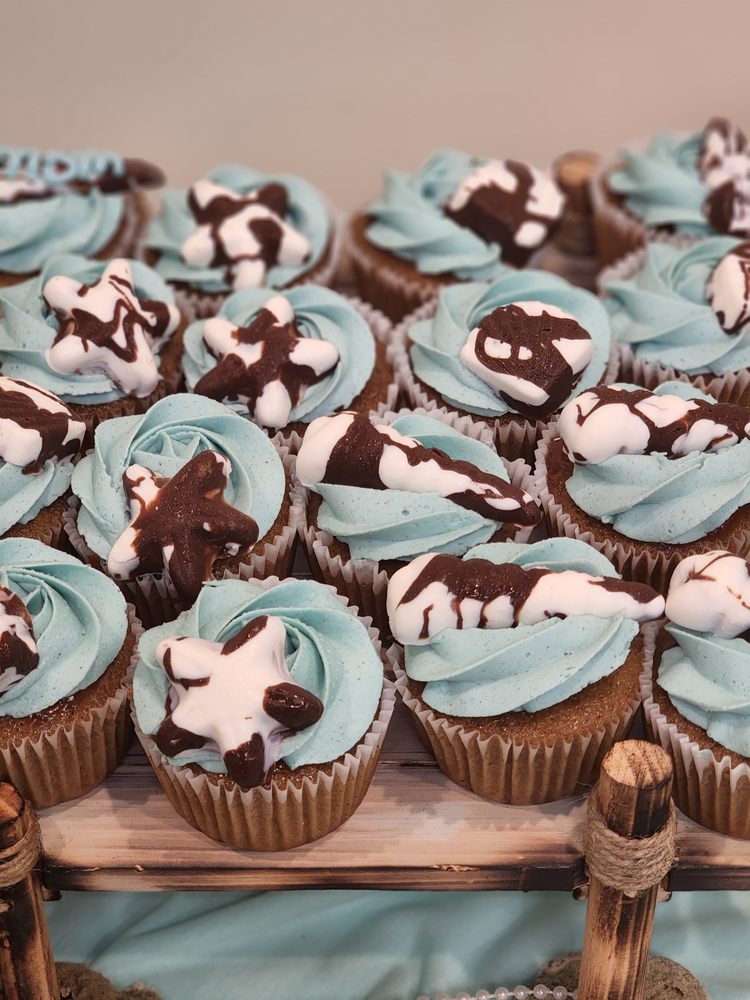 CAKES 2 DI FOR - Updated December 2025 - 38 Photos - 3753 N Huron Rd ...