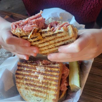 THE CORNED BEEF FACTORY - Updated May 2025 - 48 Photos & 47 Reviews ...