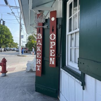 OLD TOWN BAKERY - Updated July 2024 - 280 Photos & 347 Reviews - 930 ...