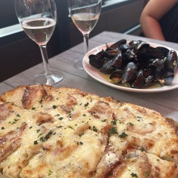 CAFE TOUCHE FRENCH BISTRO & WINE BAR - Updated December 2025 - 295 ...