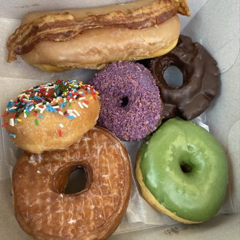 DKS DONUTS & BAKERY - Updated November 2025 - 4495 Photos & 2568 ...