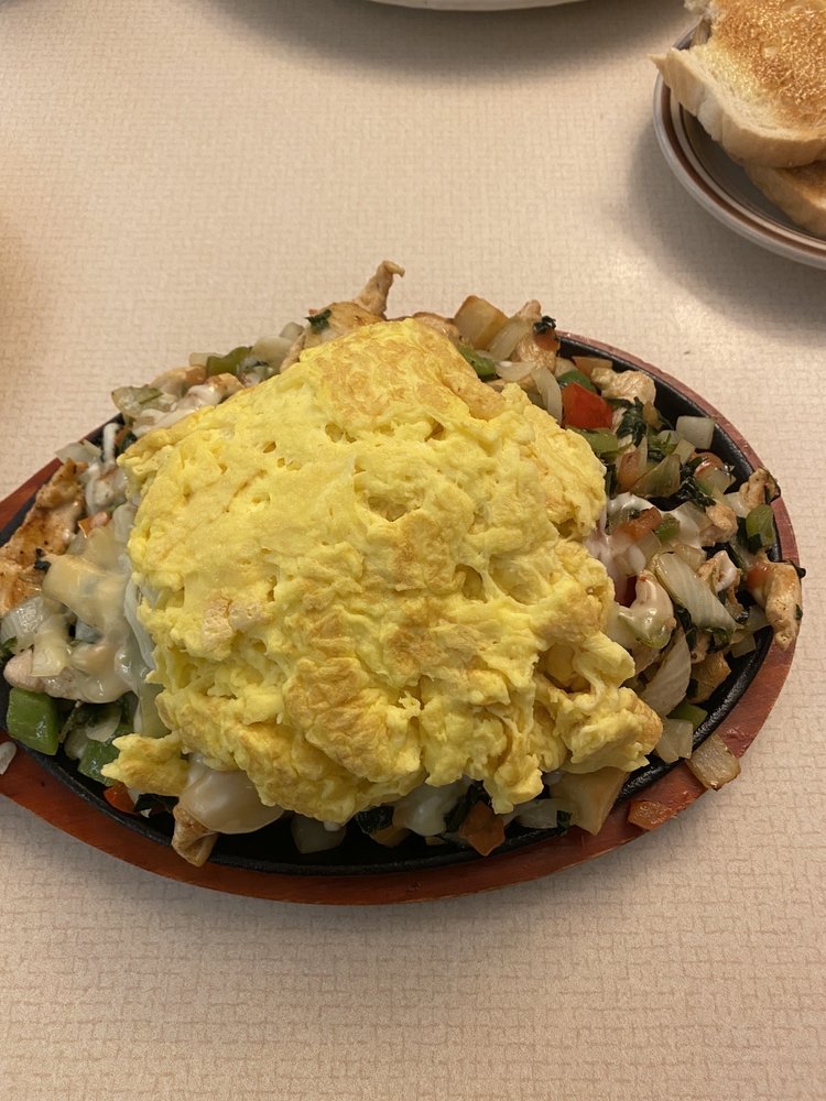 MAPLE TREE RESTAURANT & PANCAKE HOUSE - Updated June 2024 - 89 Photos ...