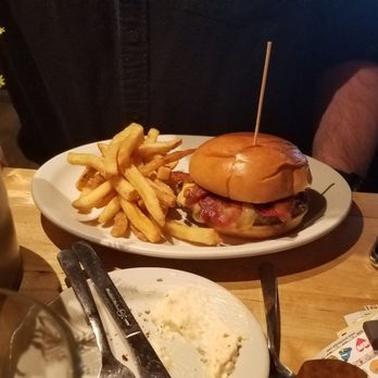 EAST TROY HOUSE - Updated April 2025 - 35 Photos & 38 Reviews - 2093 ...