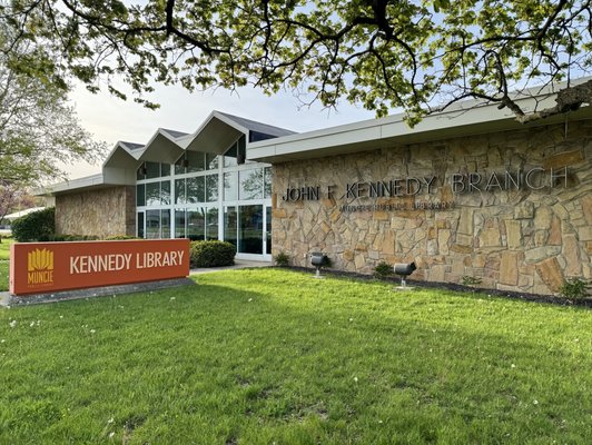 MUNCIE PUBLIC LIBRARY - KENNEDY LIBRARY - Updated July 2025 - 19 Photos ...