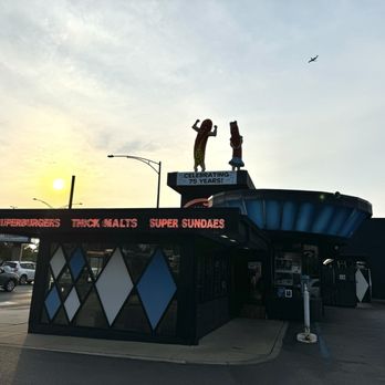 SUPERDAWG DRIVE-IN - Updated April 2025 - 1432 Photos & 2029 Reviews ...