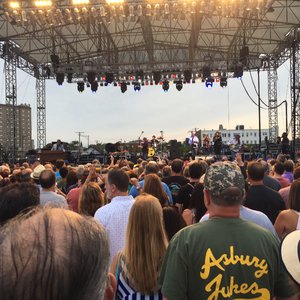 STONE PONY SUMMER STAGE - 25 Photos & 38 Reviews - Music Venues - 913 ...