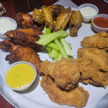 WINGZUP - Updated October 2025 - 483 Photos & 546 Reviews - 1000 E 41st ...