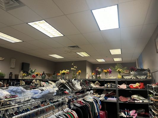 THE WISHING WELL THRIFT STORE - CLOSED - Updated June 2026 - 11 Photos ...