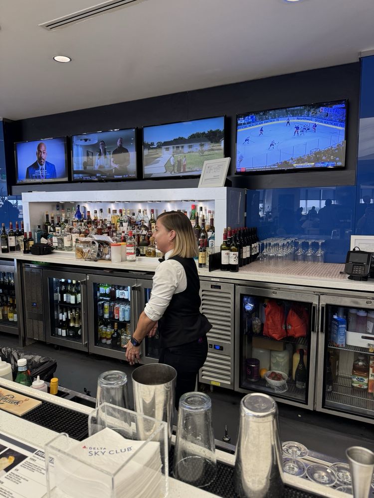 DELTA SKY CLUB CONCOURSE E ACROSS FROM GATE 15 - Updated January 2026 ...