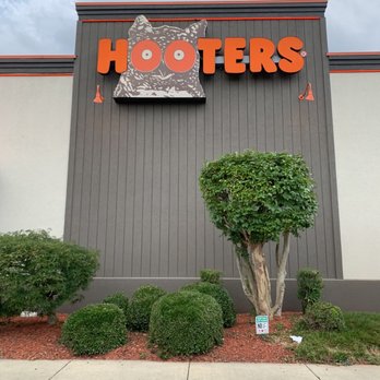 HOOTERS - Updated October 2025 - 120 Photos & 62 Reviews - 3122 Garden ...