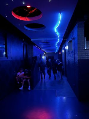 LIQUID - Updated October 2025 - 43 Photos & 33 Reviews - 624 University ...