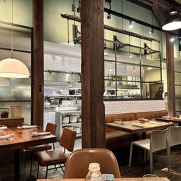 BEATRIX - Updated October 2025 - 3317 Photos & 2685 Reviews - 519 N ...