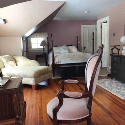 THE GOLDEN MAPLE TREE INN - Updated October 2025 - 11 Photos - 8451 Old ...