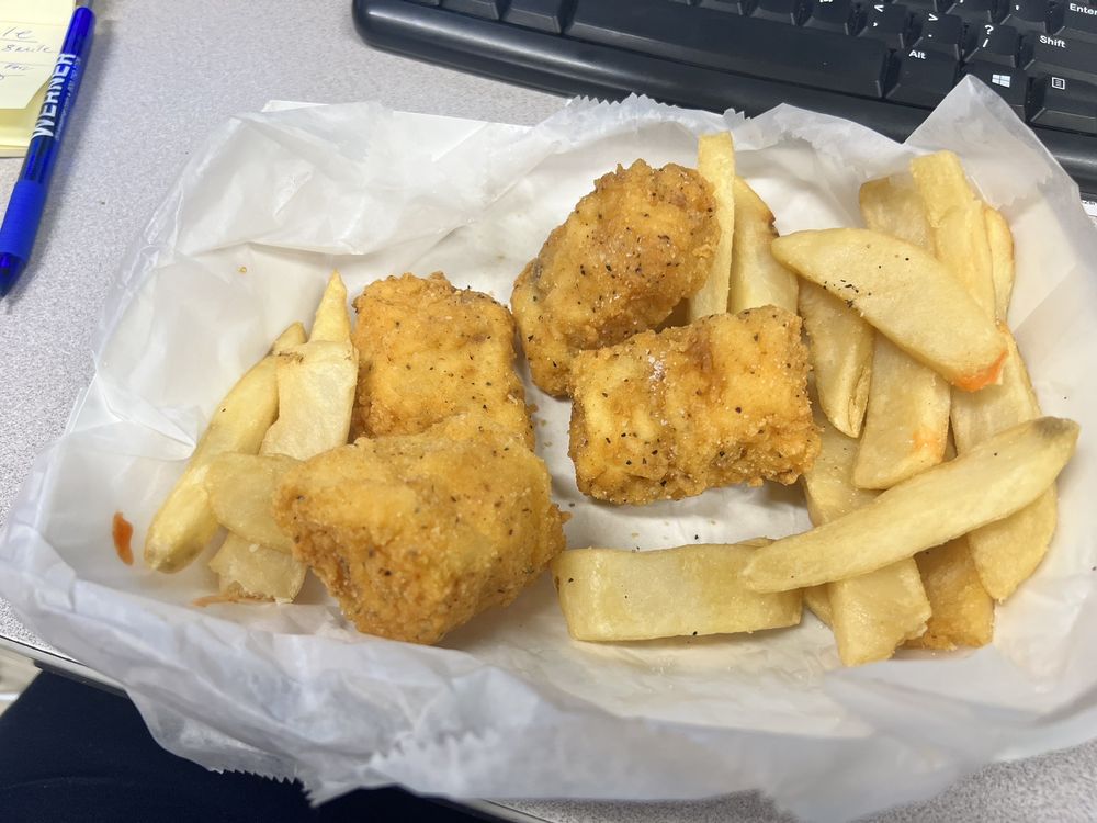 MR FISH - Updated August 2025 - 27 Photos & 36 Reviews - 2629 E Vernor ...