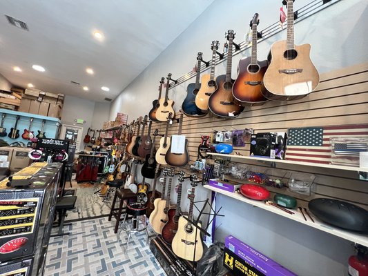 EL CAJON GUITARS AND MUSIC - 38 Photos - 172 E Main St, El Cajon ...