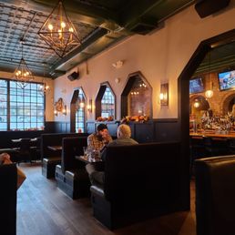 THE MAIN PUB - Updated July 2025 - 229 Photos & 319 Reviews - 306 Main ...