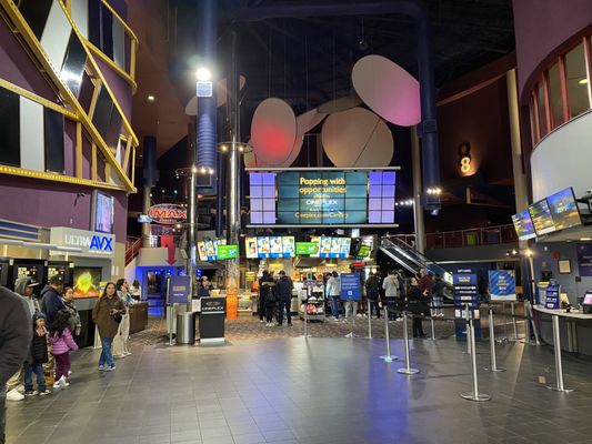 CINEPLEX CINEMAS MISSISSAUGA - Updated December 2025 - 186 Photos & 50 ...