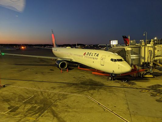 DELTA SKY CLUB CONCOURSE E ACROSS FROM GATE 15 - Updated January 2026 ...