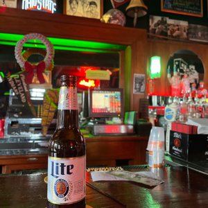 HYDRANT PUB & GRUB - Updated December 2025 - 12 Photos - 786 Front St ...