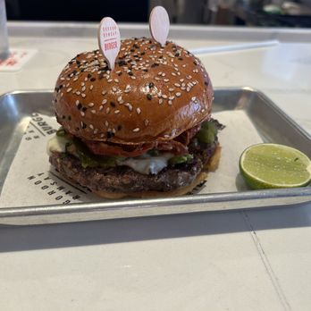 GORDON RAMSAY BURGER - 885 Photos & 452 Reviews - 2 E Ontario St ...
