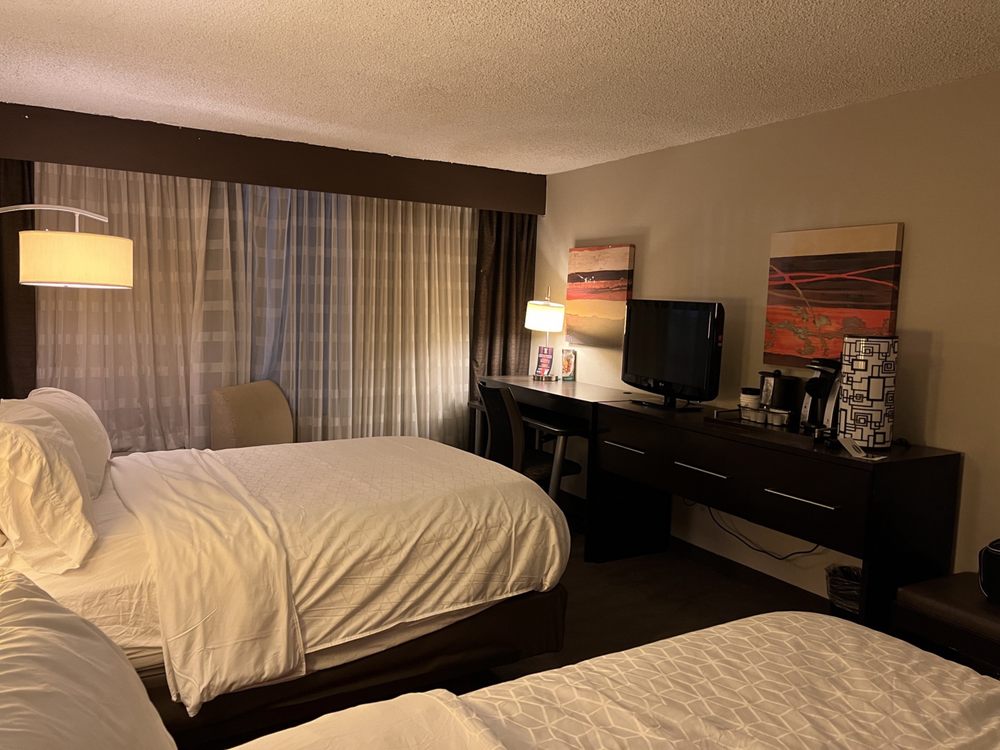 HOLIDAY INN HARRISBURG - Updated January 2026 - 77 Photos & 77 Reviews ...