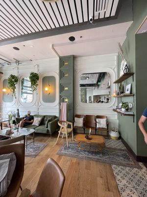 HELLO DARLING - Updated December 2025 - 195 Photos & 100 Reviews - 1610 ...