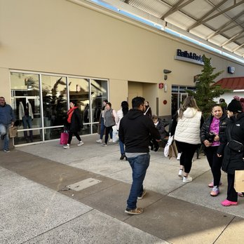 PHILADELPHIA PREMIUM OUTLETS - Updated December 2025 - 210 Photos & 226 ...