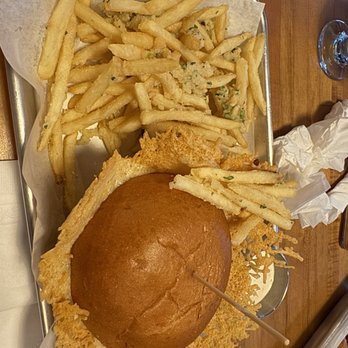 COMMONWEALTH - Updated March 2025 - 800 Photos & 1199 Reviews - 1022 ...