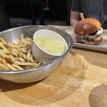 HOPDODDY BURGER BAR - Updated December 2025 - 941 Photos & 860 Reviews ...