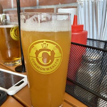 COMMONWEALTH - Updated December 2024 - 795 Photos & 1190 Reviews - 1022 ...