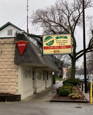 STATE LINE PIZZA - Updated December 2025 - 21 Photos & 42 Reviews ...