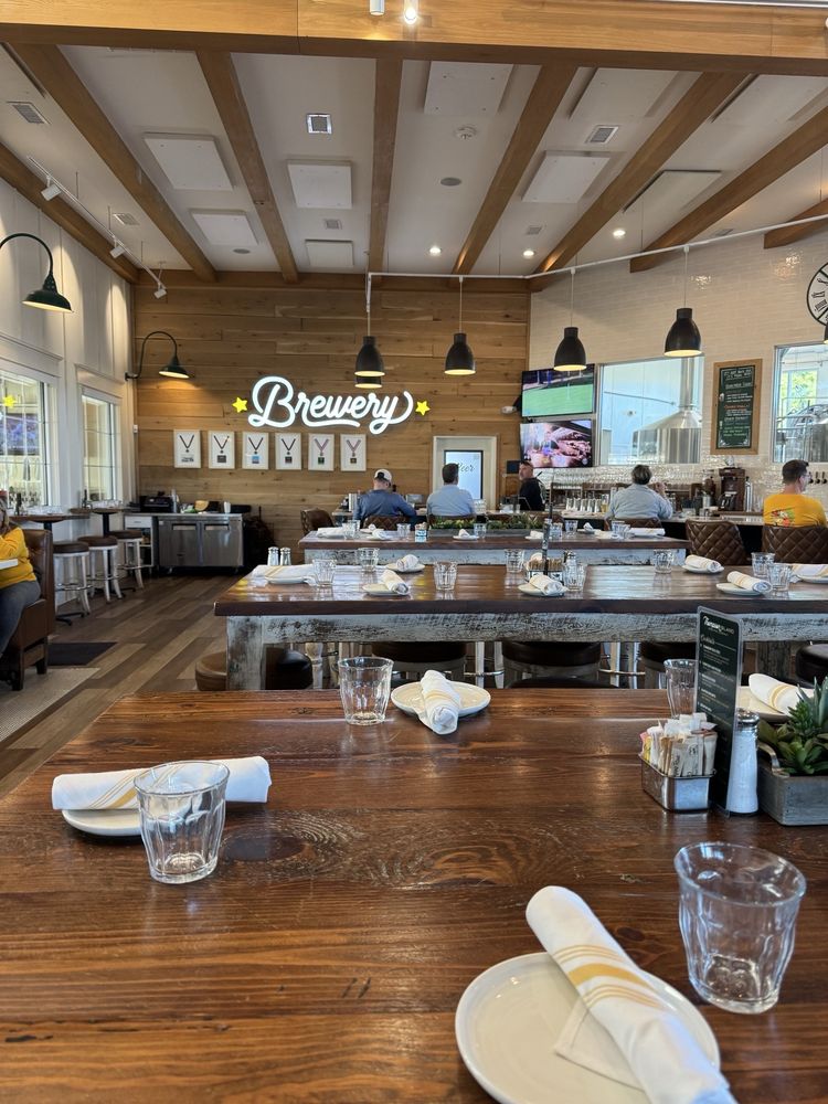 THOMPSON ISLAND BREWING COMPANY - Updated May 2025 - 516 Photos & 247 ...