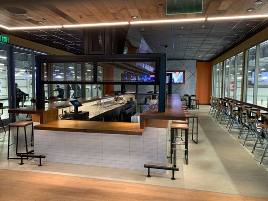 BETWEEN THE RINKS - RESTAURANT & BAR - 21 Photos & 24 Reviews - 888 ...