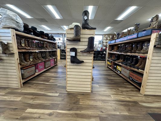 RED ROCK WESTERN WEAR - Updated September 2024 - 12 Photos - 1640 Alum ...