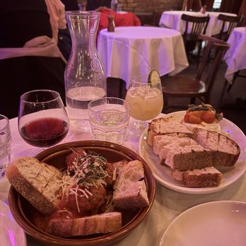 THE BEEHIVE - Updated April 2025 - 1460 Photos & 2550 Reviews - 541 ...