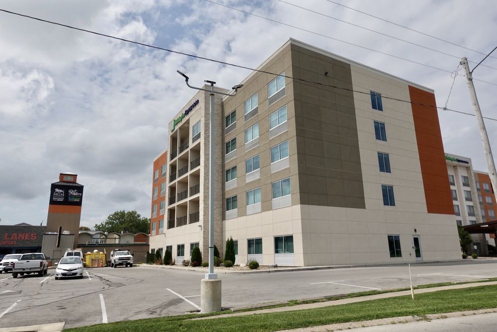 HOLIDAY INN EXPRESS & SUITES - SANDUSKY - Updated September 2024 - 39 ...