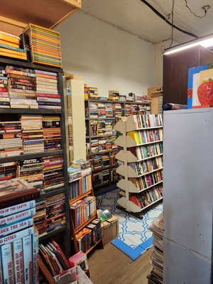MAGGIE’S BOOKS N’ THINGS - Updated July 2025 - 11 Photos - 107 Kirkland ...