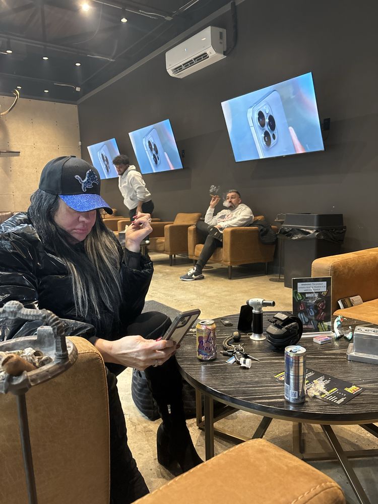 RANGE 313 - Updated December 2025 - 1125 Fort St, Lincoln Park ...