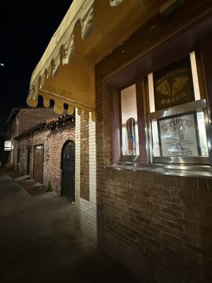 SANTOS PIZZA - Updated August 2025 - 91 Photos & 69 Reviews - 307 W 3rd ...