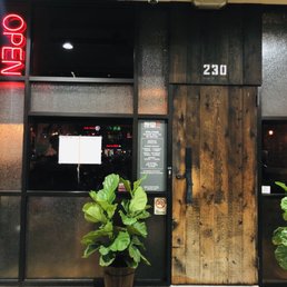 TIGER DEN - Updated January 2026 - 2122 Photos & 1376 Reviews - 9889 ...