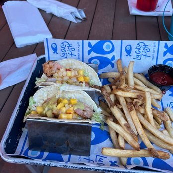 LUCKY FISH BEACH BAR & GRILL - Updated August 2024 - 845 Photos & 676 ...