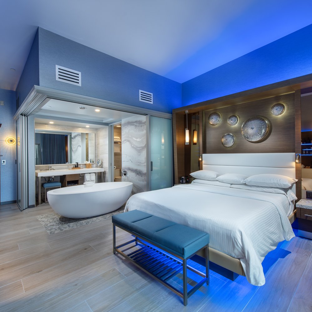 Hotels with private jacuzzi in room near me store