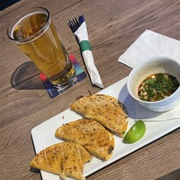 LONGSHOTS BAR & GRILL - Updated January 2026 - 258 Photos & 103 Real ...