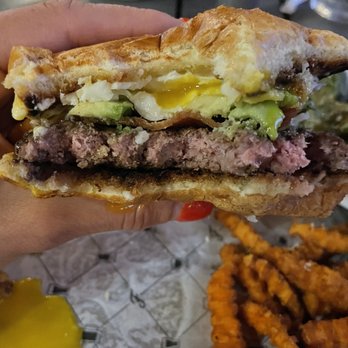 FATPOUR TAP WORKS WICKER PARK - Updated July 2025 - 456 Photos & 699 ...