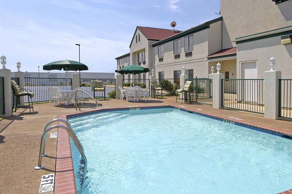 SUPER 8 BY WYNDHAM SOUTHAVEN - Updated July 2025 - 46 Photos & 17 ...