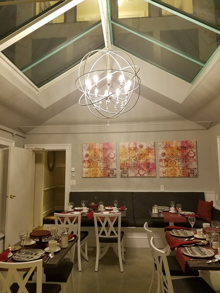 ROSEWOOD VICTORIA INN - Updated January 2025 - 595 Michigan St ...