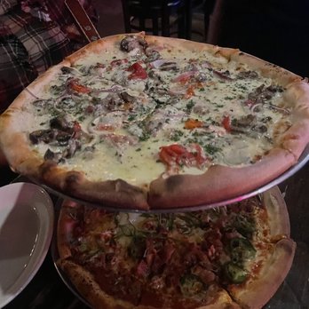 PIZZA BEER & JUKEBOX - 216 Photos & 190 Reviews - 205 N Peoria St ...