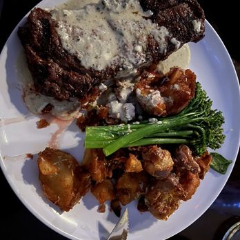 OLDE TOWN HALL RESTAURANT & PUB - Updated May 2025 - 158 Photos & 122 ...