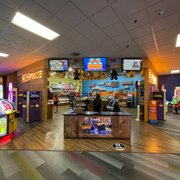KNUCKLEHEADS TRAMPOLINE PARK, RIDES AND BOWLING - 104 Photos & 99 ...
